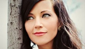 Kay Adams - BiographON