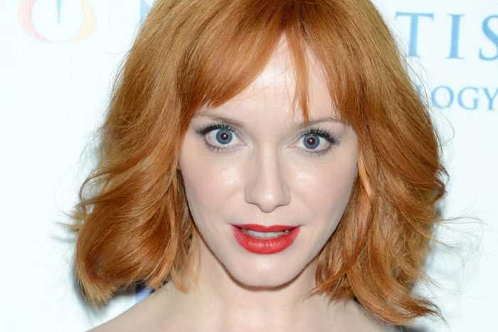 Christina Hendricks – Biography 2020 - BiographON