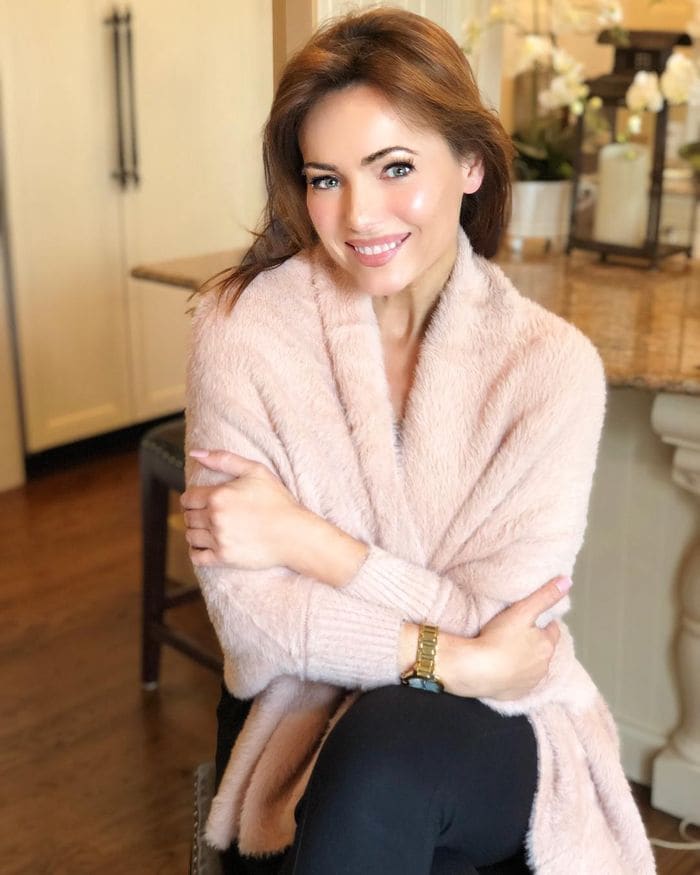 Lisa Robertson – Biography 2020 - BiographON