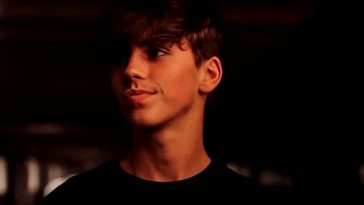 Andrew Lightcap - BiographON