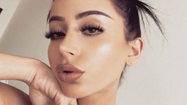 Amber Scholl - BiographON